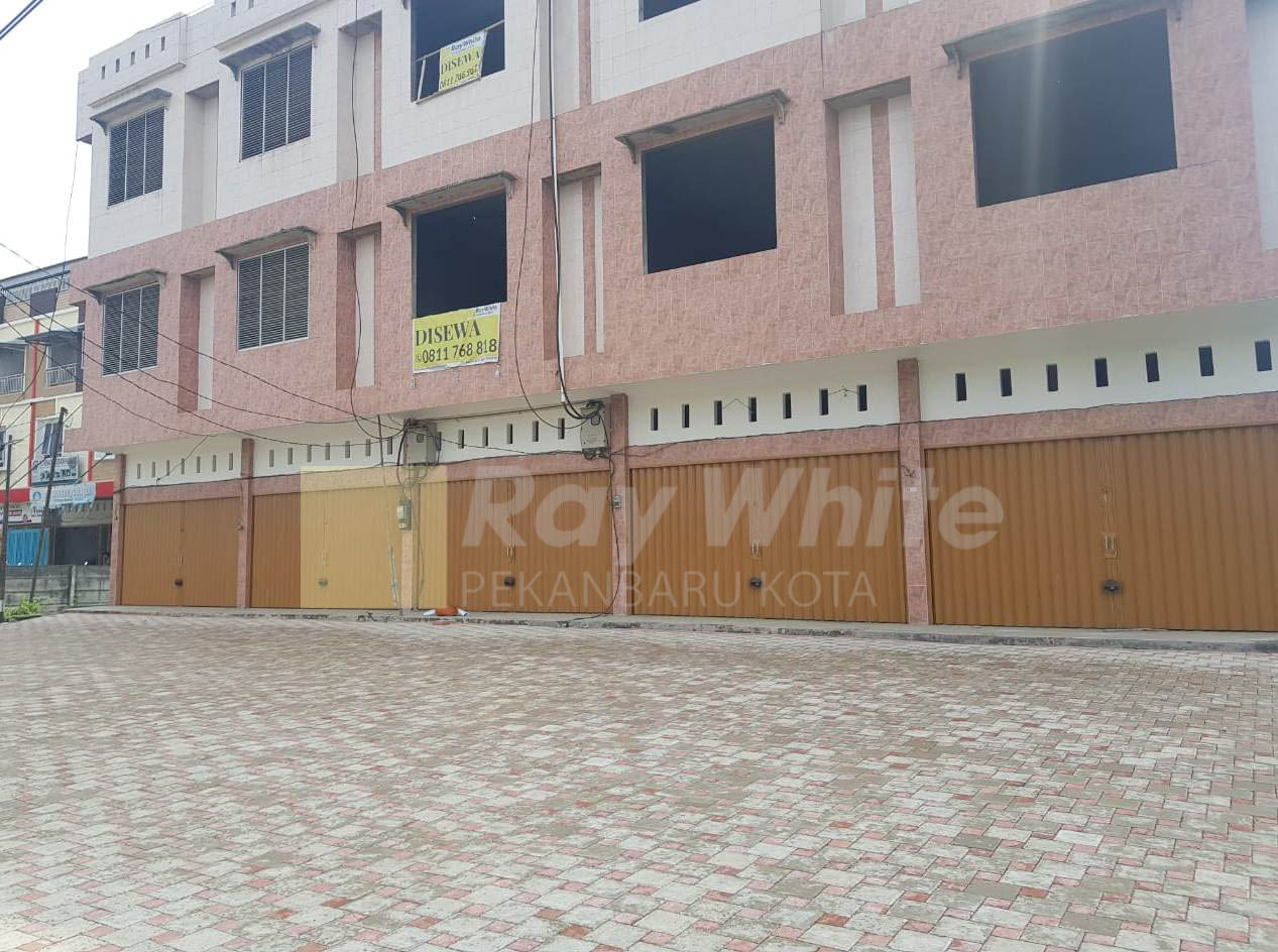 Disewa Ruko 3 lantai di jl. SM. Amin, Pekanbaru - Ray White Pekanbaru Kota